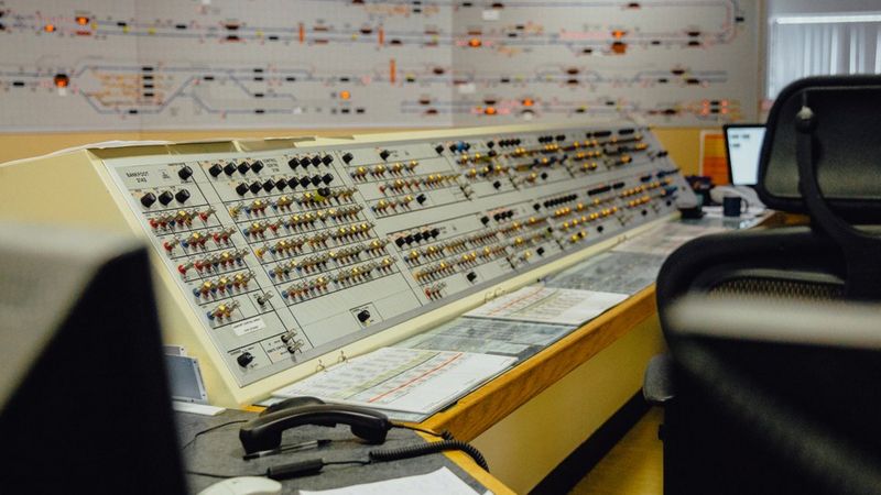 Tyne and Wear Metro control room to get £12m upgrade - BBC News