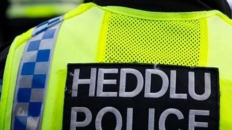 Dyfed-Powys Police detective denies sexually assaulting woman - BBC News