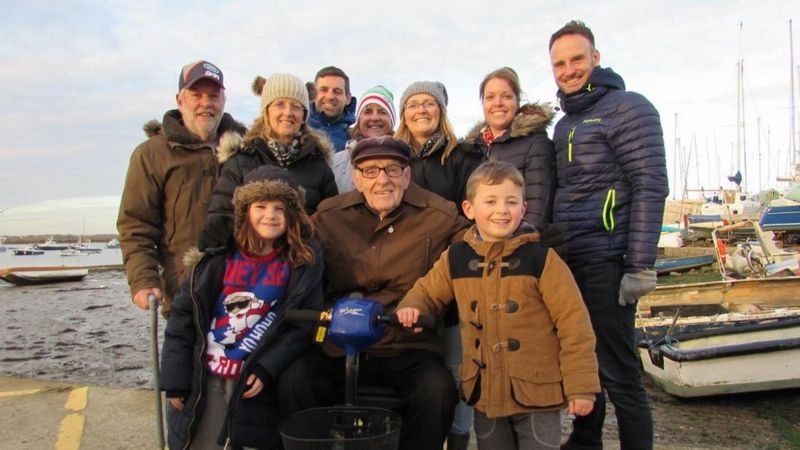 Essex man not expected to live marks 101st birthday - BBC News