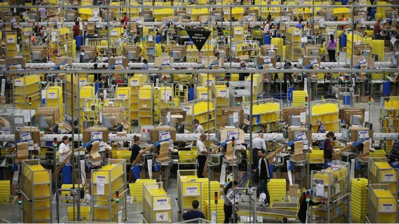 Amazon uses shock tactic to stop thefts at warehouses - BBC News