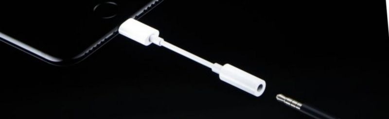 Apple's iPhone 7 ditches traditional headphone socket - BBC News