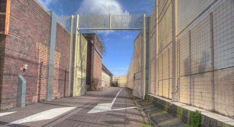 Blundeston Prison: Inside Reggie Kray's old prison cell - BBC News