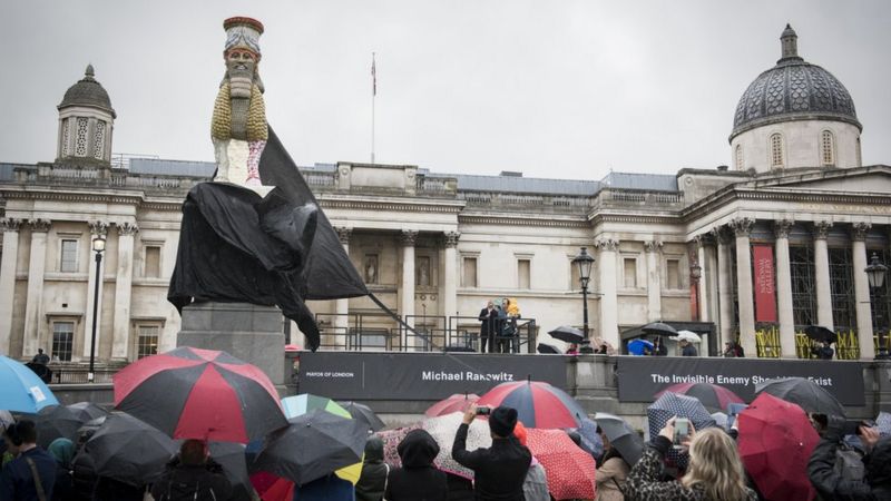 Latest Trafalgar Square Fourth plinth artwork unveiled - BBC News
