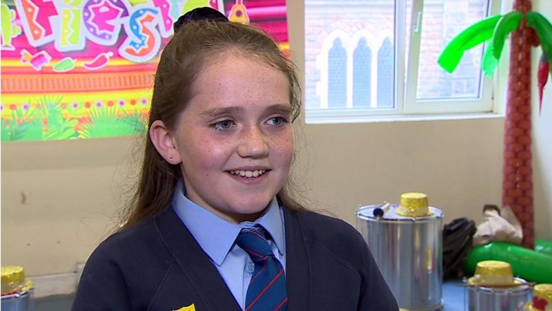 Music teaching: Singer Bronwen backs free instruments plan - BBC News