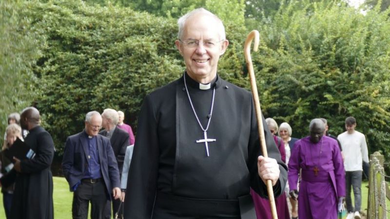 Archbishop of Canterbury leads Devon remembrance service - BBC News