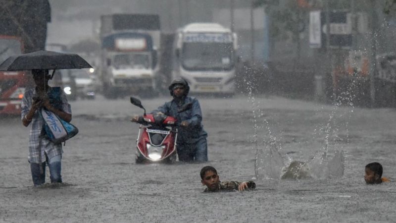 Mumbai rains: Is India's weather becoming more extreme? - BBC News