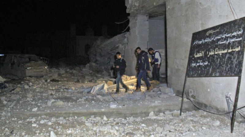 Syria air strike: Mosque was not bombed, insists US - BBC News