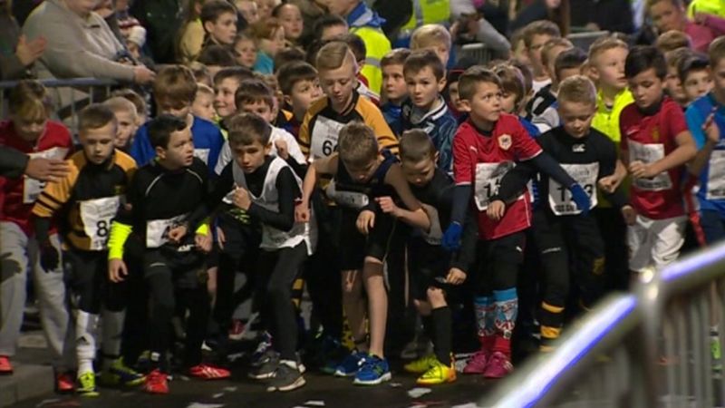 Three mystery runners in 60th Nos Galan road races - BBC News