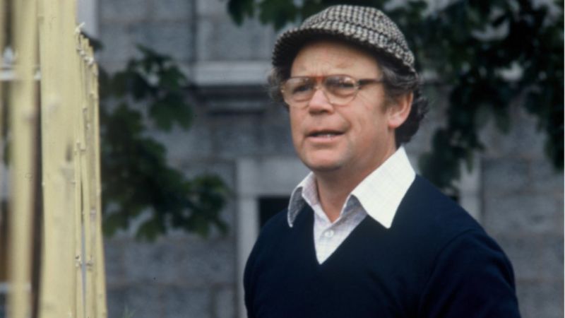 Hardy perennial - Beechgrove Garden's Jim McColl at 80 - BBC News