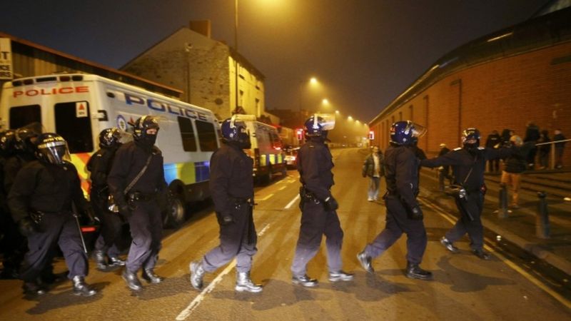 Riot officers enter HMP Birmingham amid disturbances - BBC News