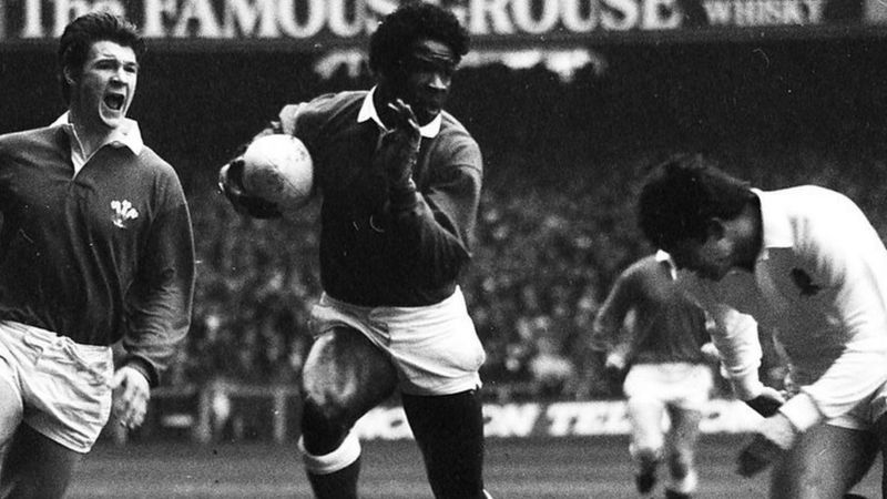 Glenn Webbe: Black Welsh rugby star humbled by documentary - BBC News