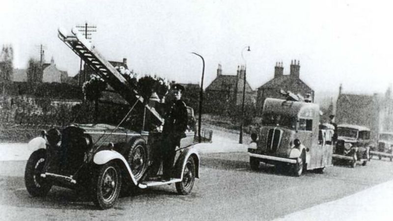 Ceremony to mark Nottingham's biggest air raid - BBC News