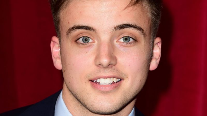Parry Glasspool: Hollyoaks star suspended over knife video - BBC News