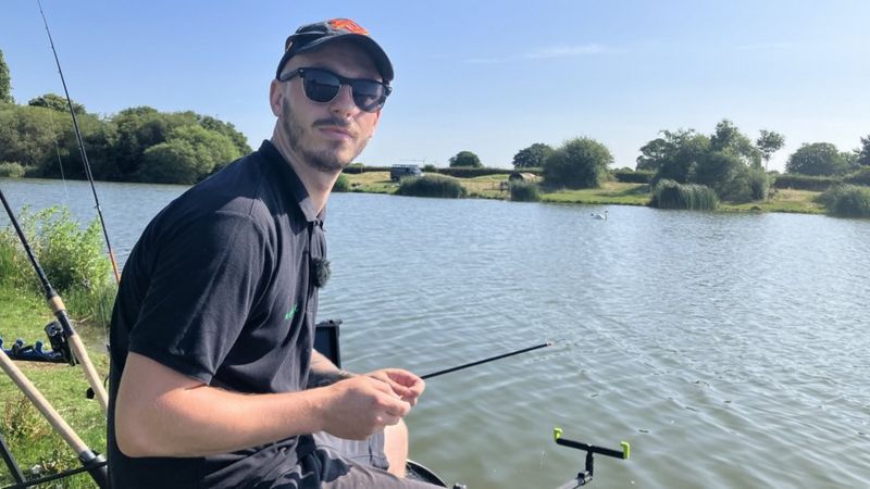 Nottingham attacks: Angling club pays tribute to Ian Coates - BBC News