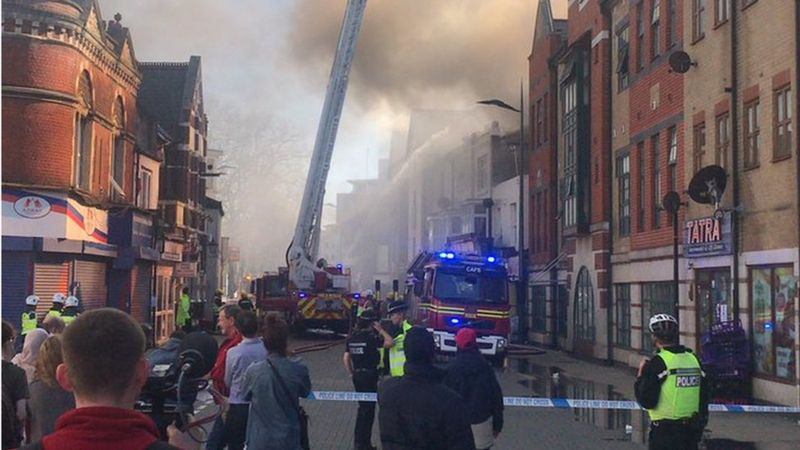 Southampton fire: Men seen on roof identified - BBC News