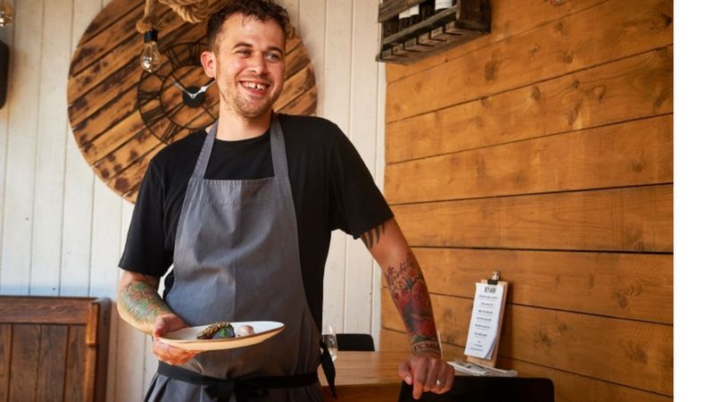 Cornish fish restaurant named best in the UK - BBC News