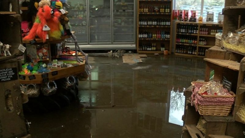 Storm Dennis: Floods close Pontypridd Lido 'throughout 2020' - BBC News