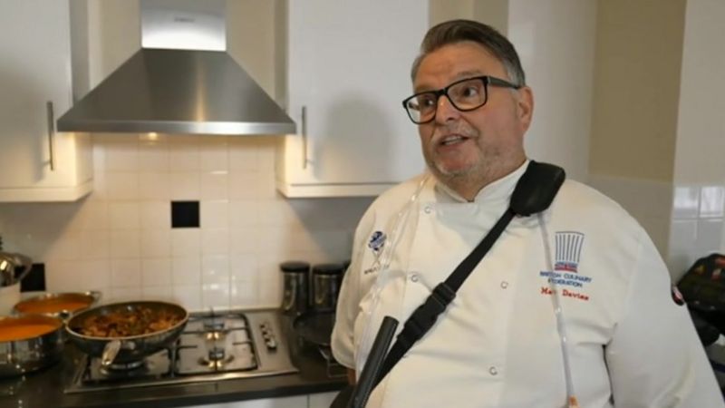 Midlands celebrity chefs team up to cook fundraising meal - BBC News