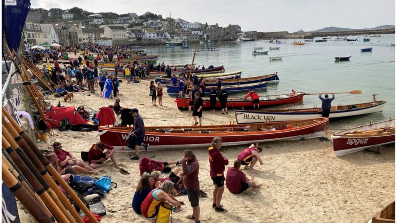 World Pilot Gig Championships begin in Isles of Scilly - BBC News