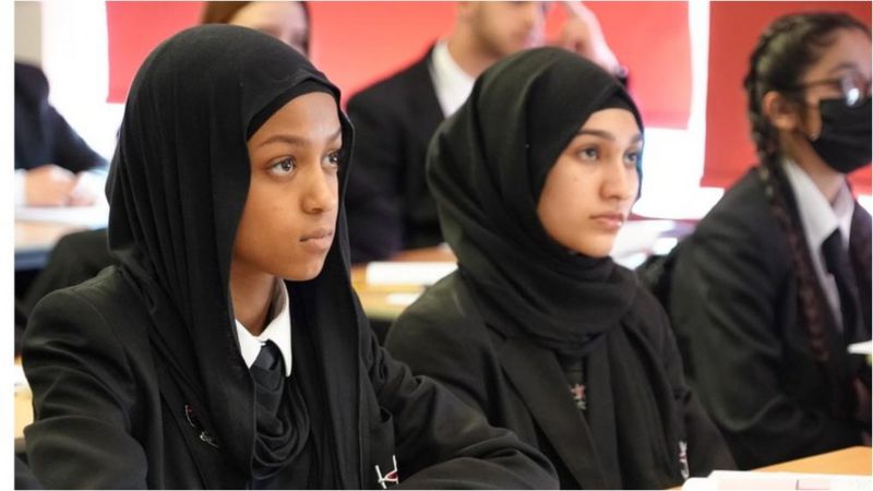 Schools White Paper includes higher maths and English targets - BBC News
