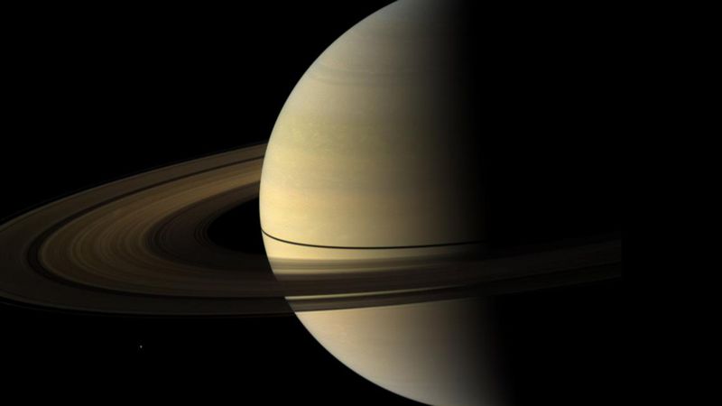 Cassini: Saturn probe turns towards its death plunge - BBC News
