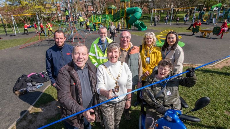 Filey: £400k play parks refurbishment completed - BBC News