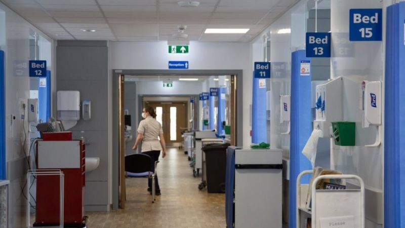 Addenbrooke's Hospital opens new wards to ease Covid backlog - BBC News