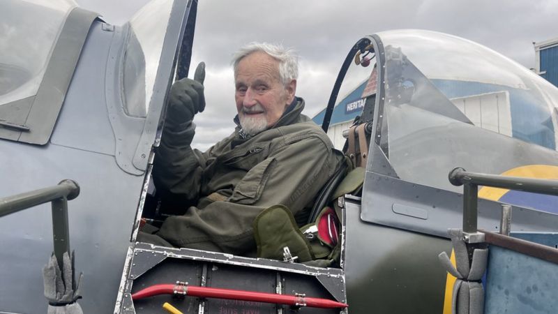 Ex-RAF pilot flies Spitfire for first time aged 102 - BBC News