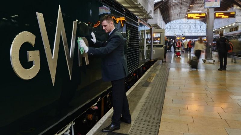 Great Western electrification: Intercity line work 'deferred' - BBC News