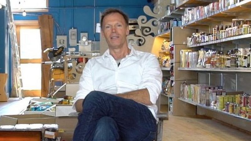 Hawaiian pizza inventor Sam Panopoulos dies aged 83 - BBC News