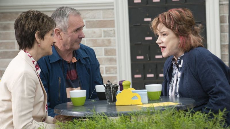 Neighbours: Amazon to revive TV soap, four months after finale - BBC News