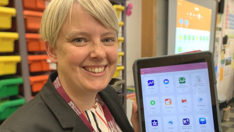 Scottish Borders Council leader Shona Haslam stepping down - BBC News