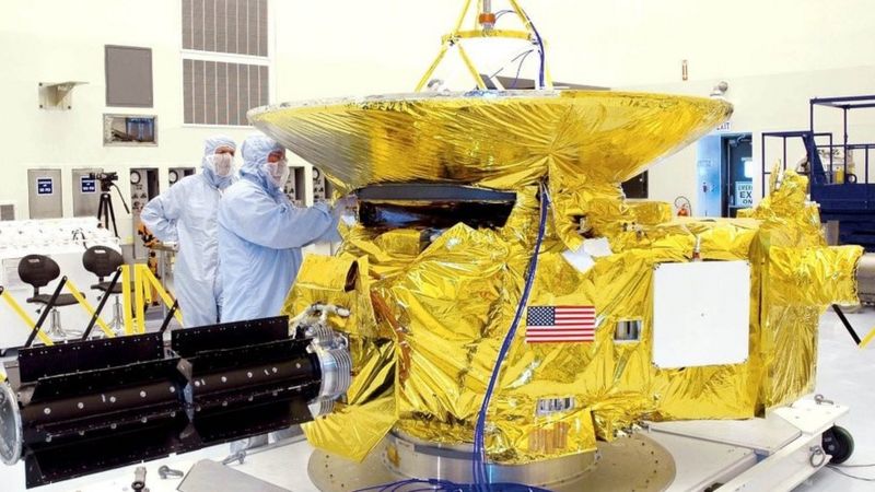 Pluto 'has slushy ocean' below surface - BBC News