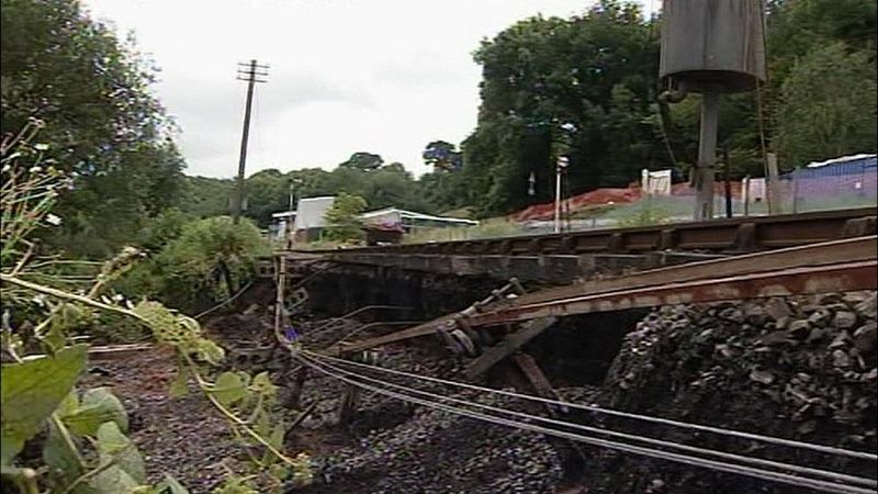 Severn Valley Railway marks 10 years since floods - BBC News