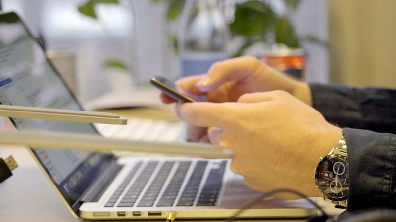 Putting names to your phone numbers - BBC News