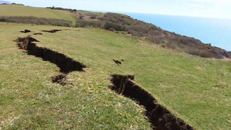 Warning over Weymouth Jurassic Coast cliff crack - BBC News
