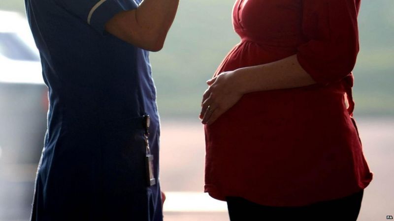 Maternity mistakes: Lapses lead to mistake every five births - BBC News