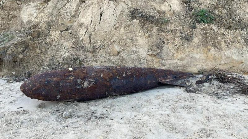 Coastguard warns of cliff danger after Pakefield road collapse - BBC News