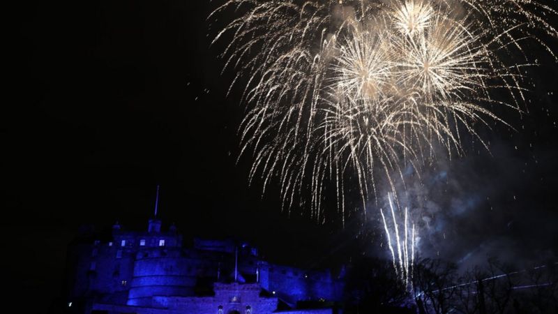 Edinburgh fireworks bring in the new year in spectacular style - BBC News