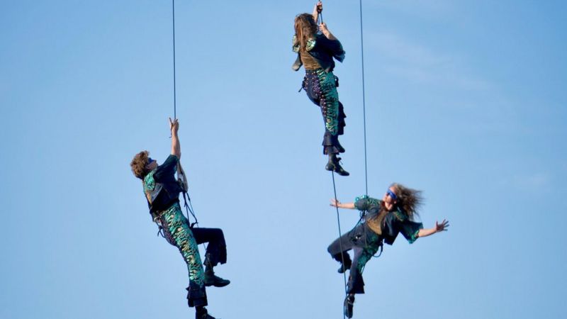 Coventry City of Culture: Colourful carnival celebrations - BBC News