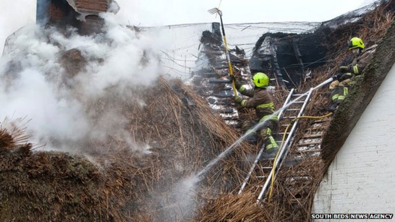 Major thatched roof fire in Codicote in Hertfordshire - BBC News