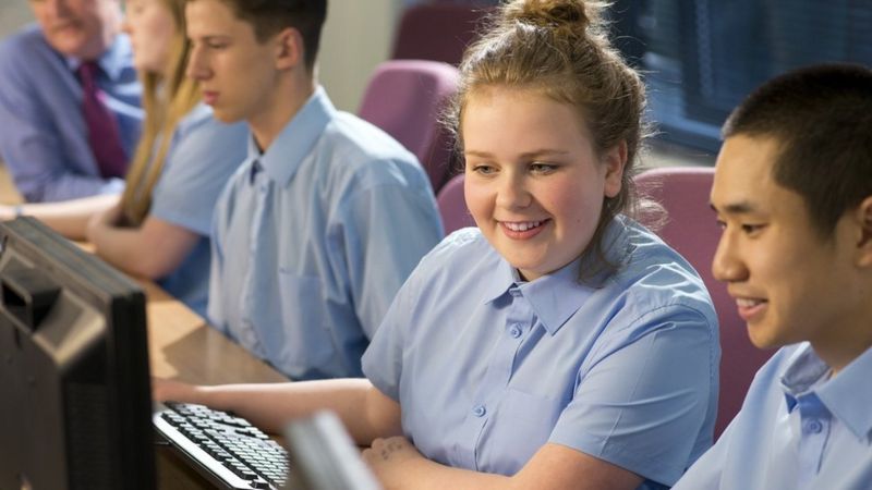 Computer science: Girls logging off - BBC News