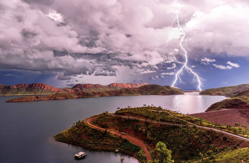 Australian weather captured in dramatic photographs - BBC News