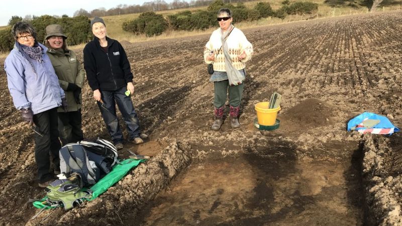 Dig at one of Scotland's largest hunter-gatherer site - BBC News
