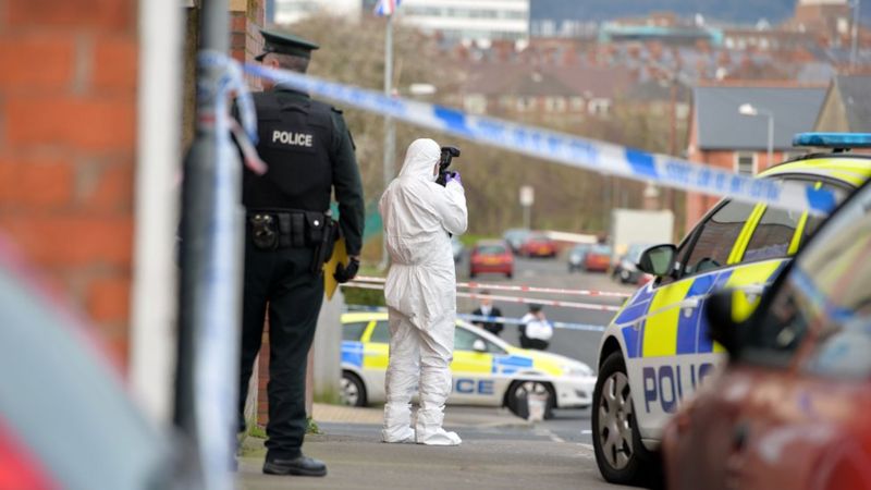 Stephen Carson murder: Three cousins jailed - BBC News