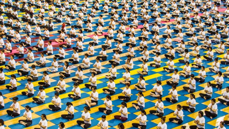 Pictures: International Yoga Day stretches across the world - BBC Newsround