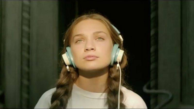 Sia says sorry to autism community for controversial film Music - BBC News