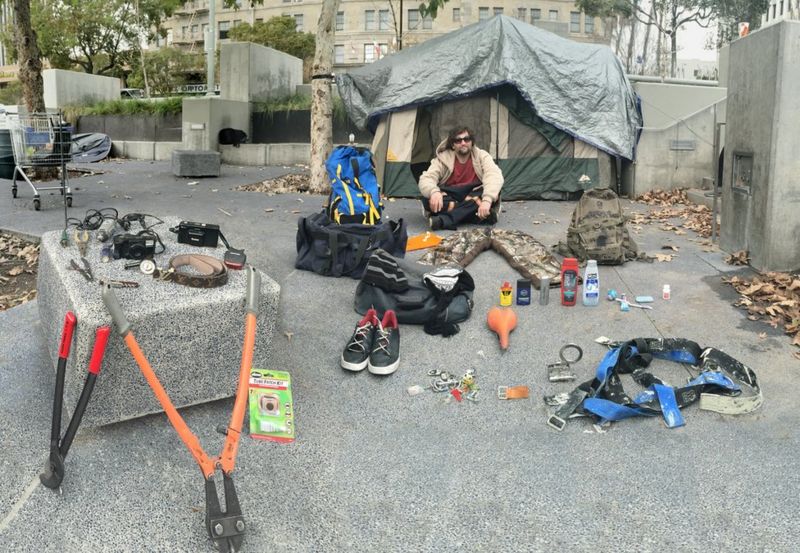 Photographing the things homeless people in California own - BBC News