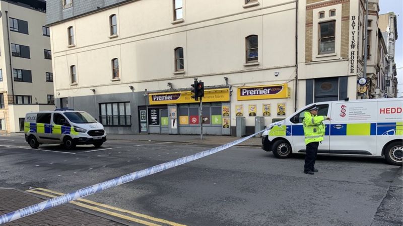 Cardiff: Murder arrest as man dies after reports of assault - BBC News