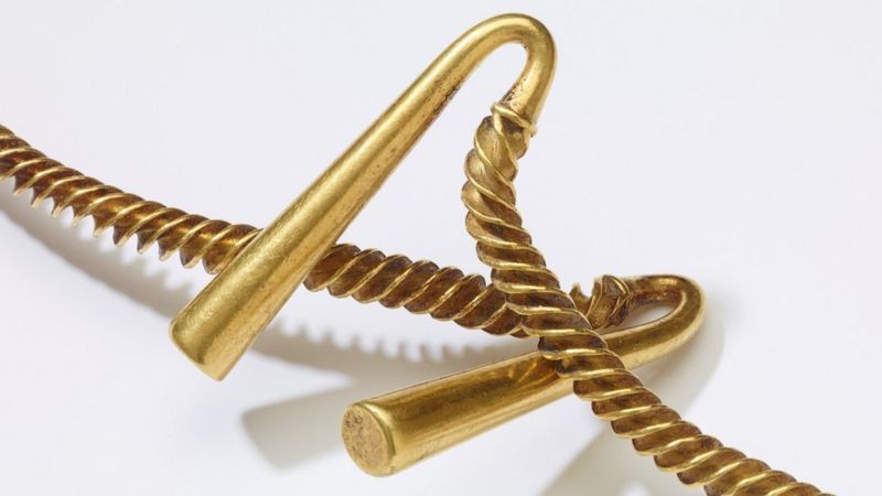 Treasure finds in England top 1,000 for first time - BBC News